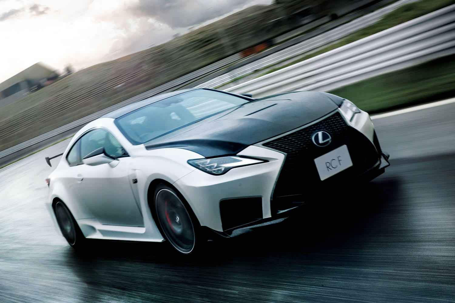 「レクサスRC F」の一部改良モデル登場 “パフォーマンスパッケージ”に専用内装色を設定 【ニュース】 - webCG