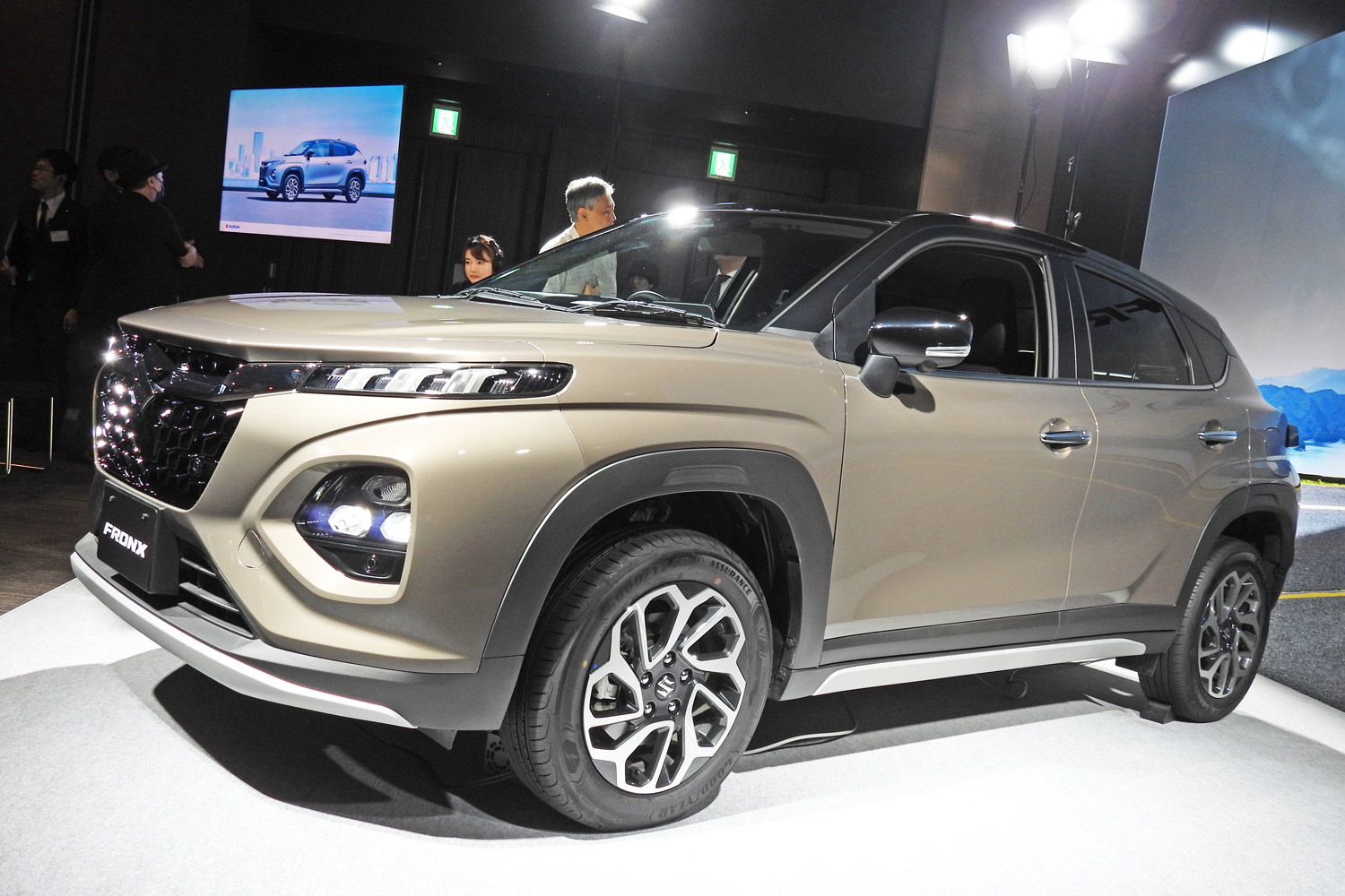 ここもあそこも日本専用！ スズキ入魂の新型SUV「フロンクス」に見る“こだわり”と“狙い” - webCG