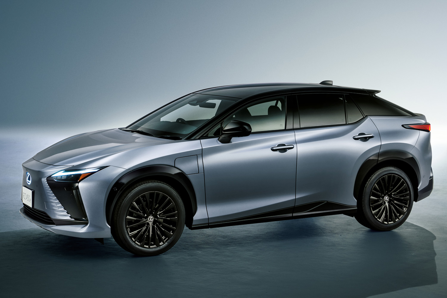 レゾナックのSiCエピウエハー 新型電気自動車「レクサスRZ」のインバーターに採用 【ニュース】 - webCG