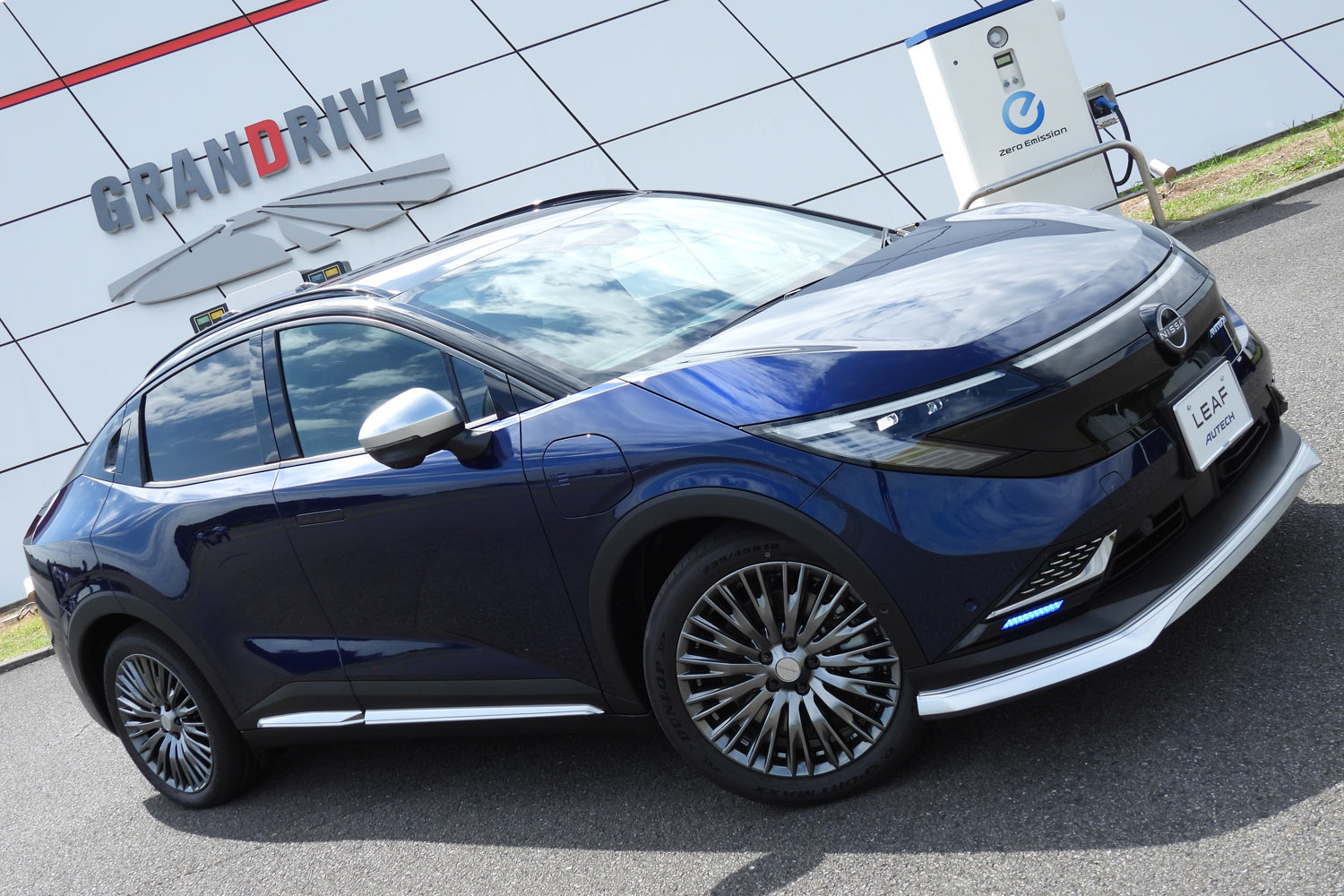 新型「日産リーフ」に上質でスポーティーなカスタマイズカー「AUTECH」が登場 【ニュース】 - webCG