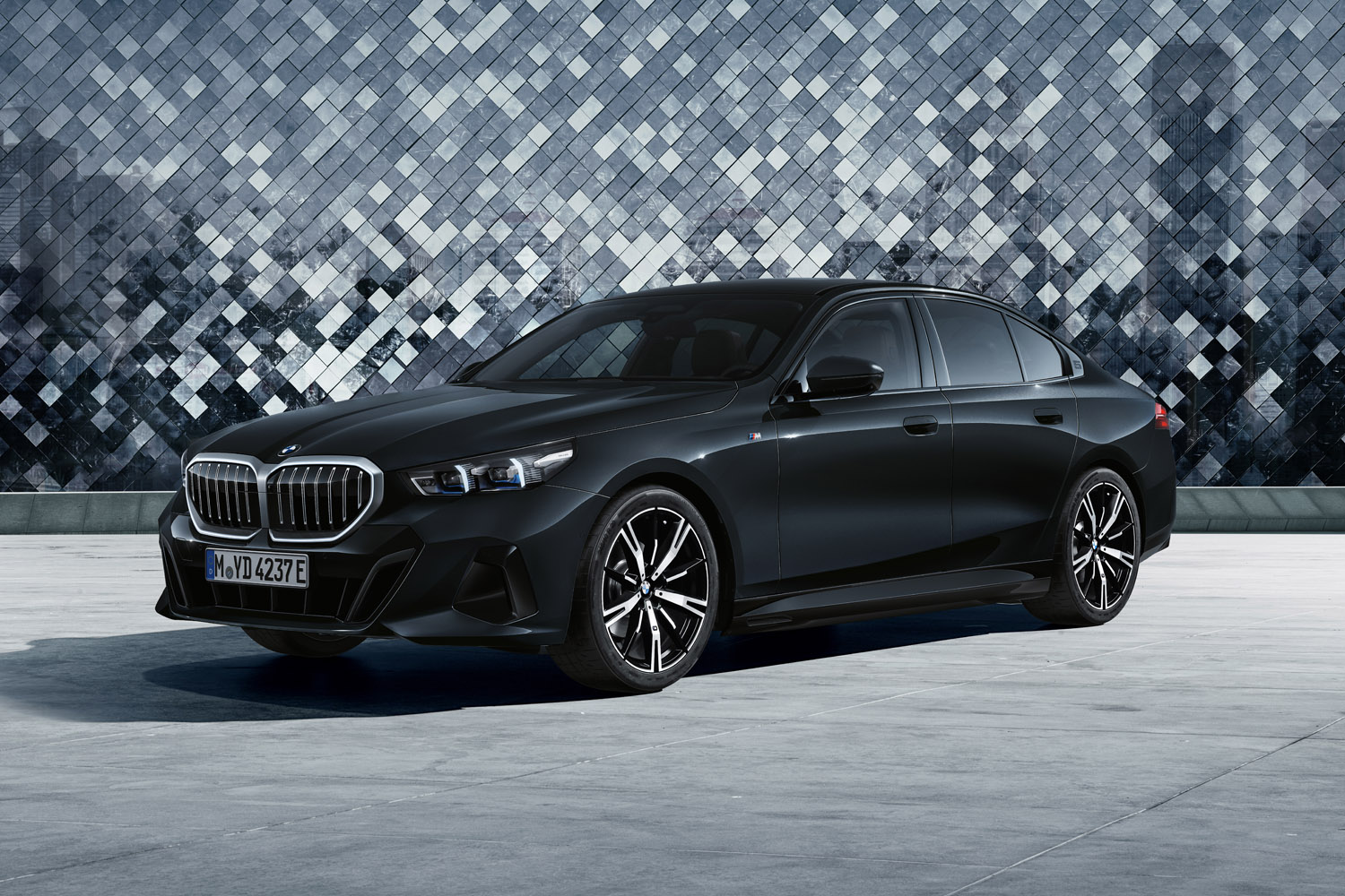 BMWが新型「5シリーズ」にディーゼルの初期限定生産モデルを設定 【ニュース】 - webCG