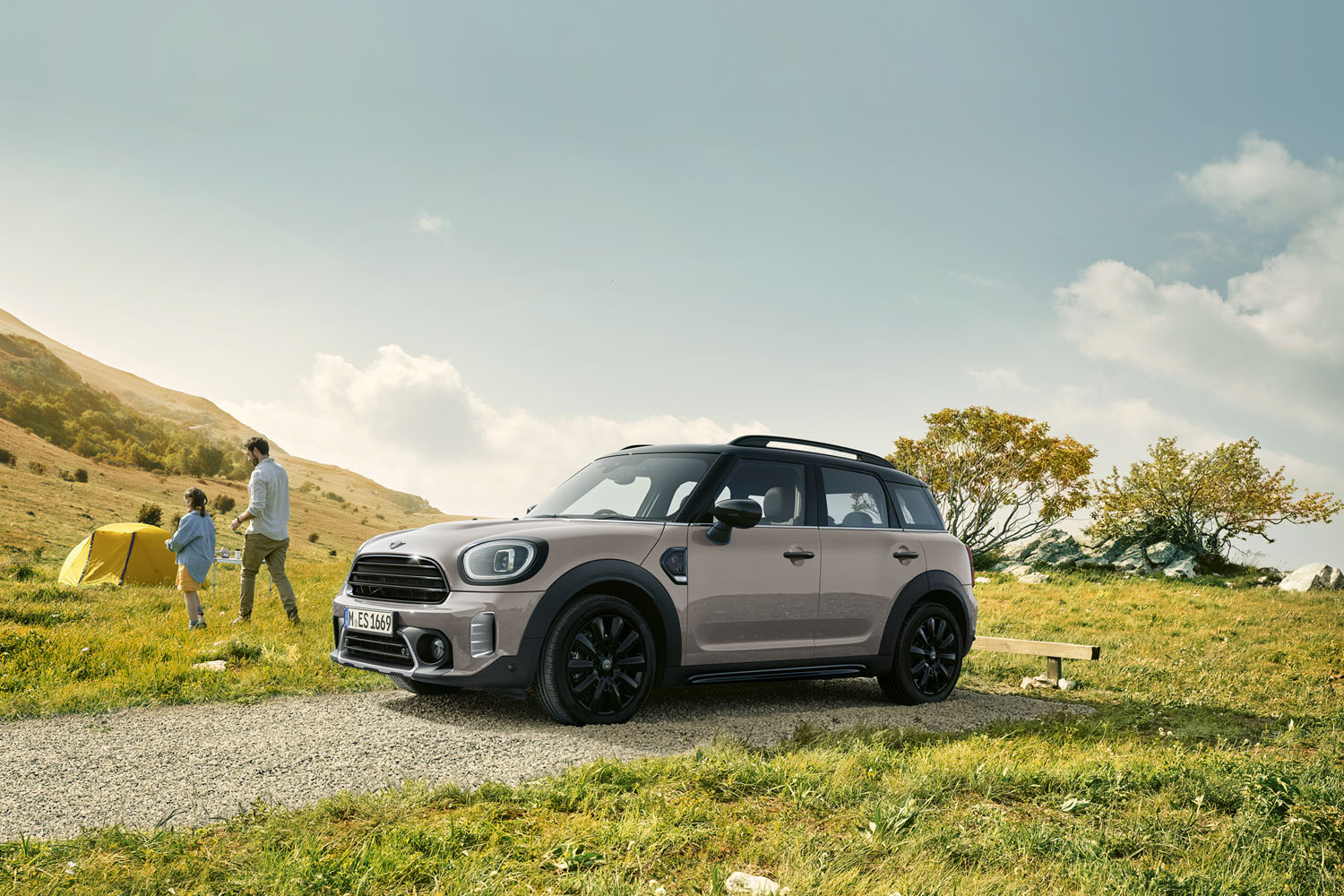 「MINIクロスオーバー」の限定車が登場 テーマは英国スコットランドのハイランド地方 【ニュース】 - webCG