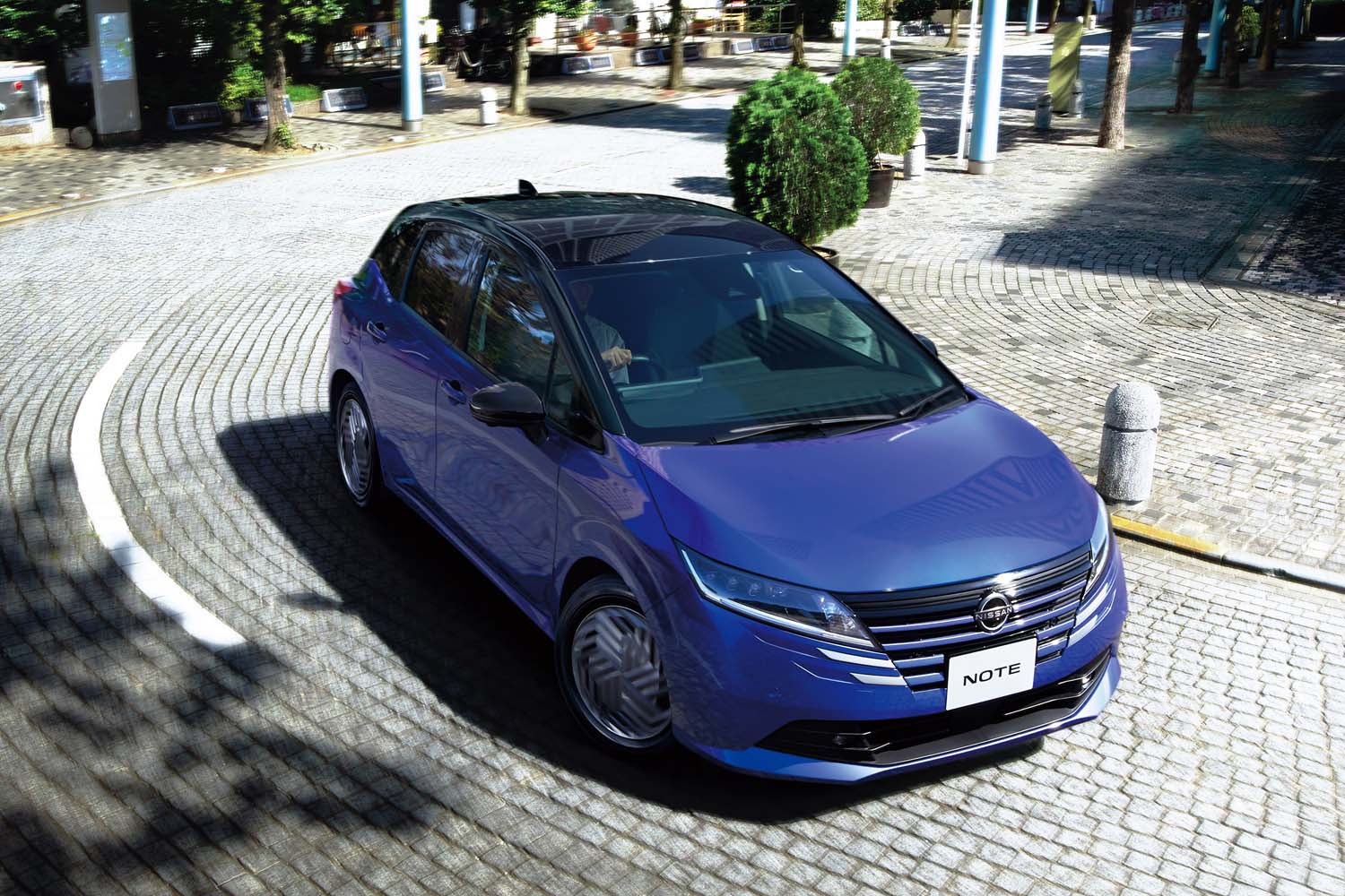 日産が「ノート」の仕様を変更 フロントフェイスをリニューアル 【ニュース】 - webCG