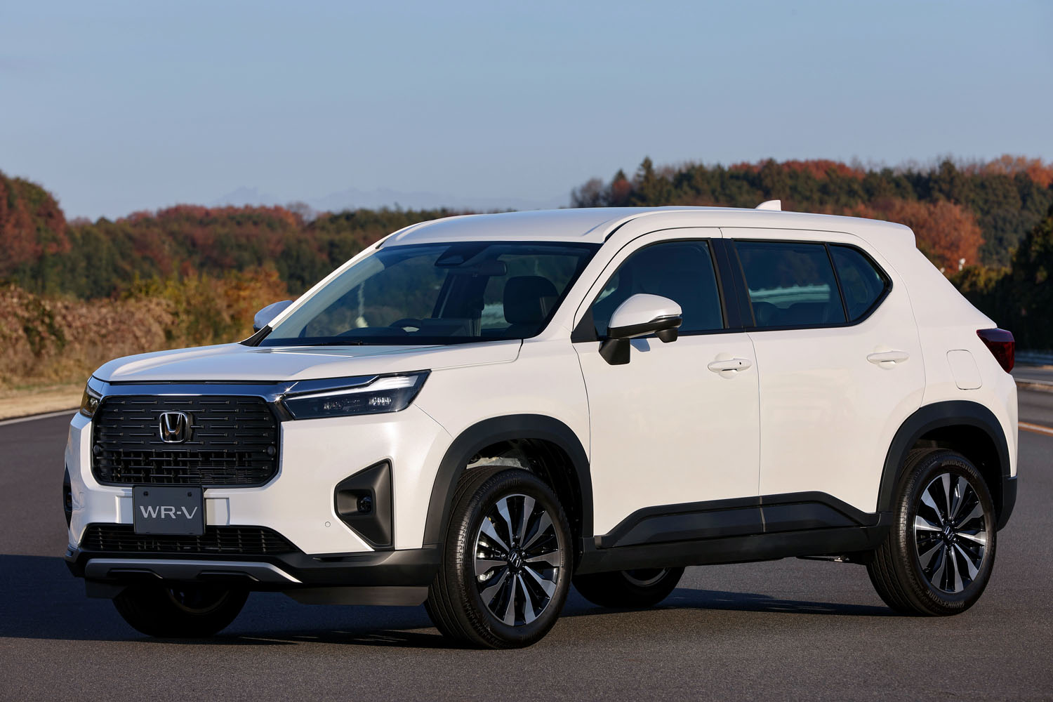 ホンダが新型コンパクトSUV「WR-V」を正式発表 2024年3月22日に発売 【ニュース】 - webCG