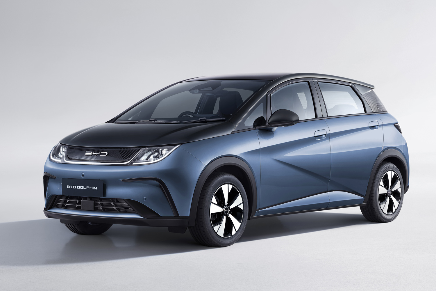 BYDがコンパクトEV「ドルフィン」を日本で発売 価格は363万～407万円 【ニュース】 - webCG