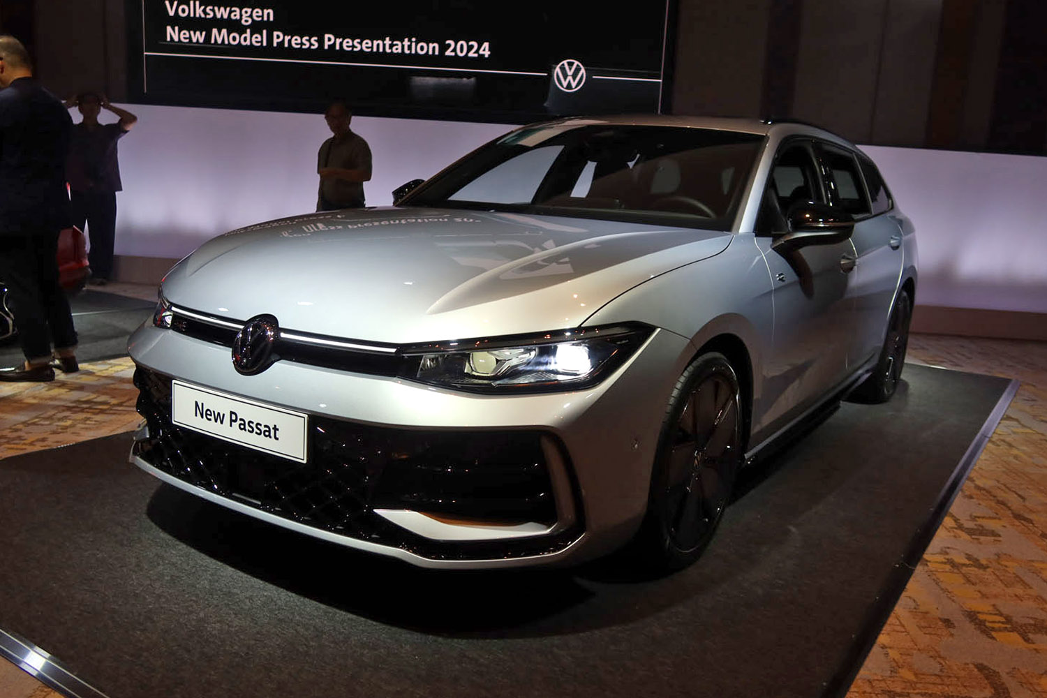 新型「フォルクスワーゲン・パサート」国内初公開 配車は2024年11月から 【ニュース】 - webCG