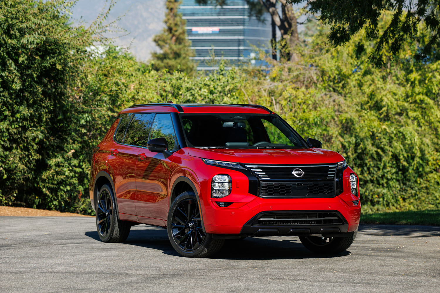 日産がPHEV「ローグ プラグインハイブリッド」を発表 「三菱アウトランダー」のOEM 【ニュース】 - webCG