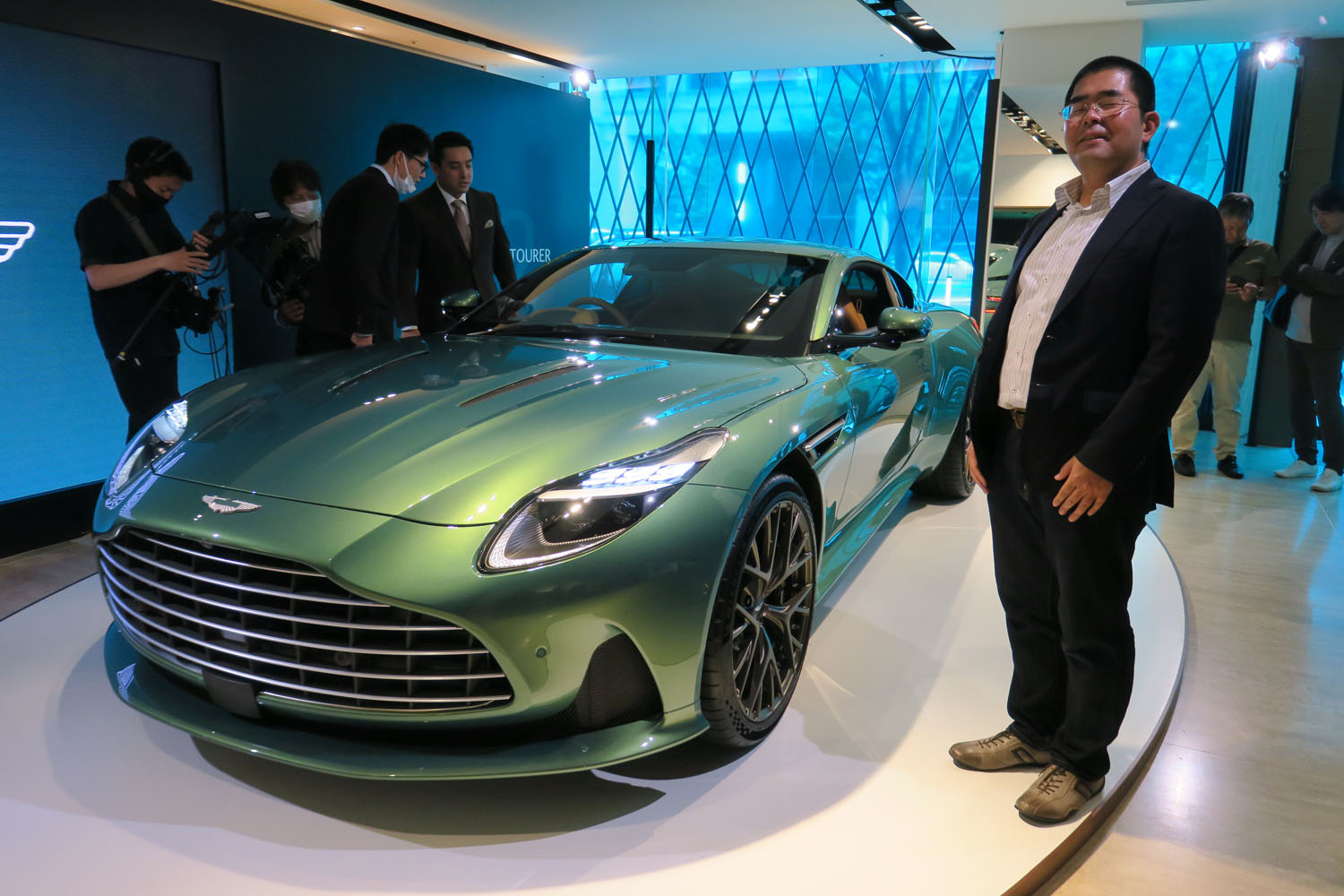 「アストンマーティンDB12」発表会の会場から - webCG