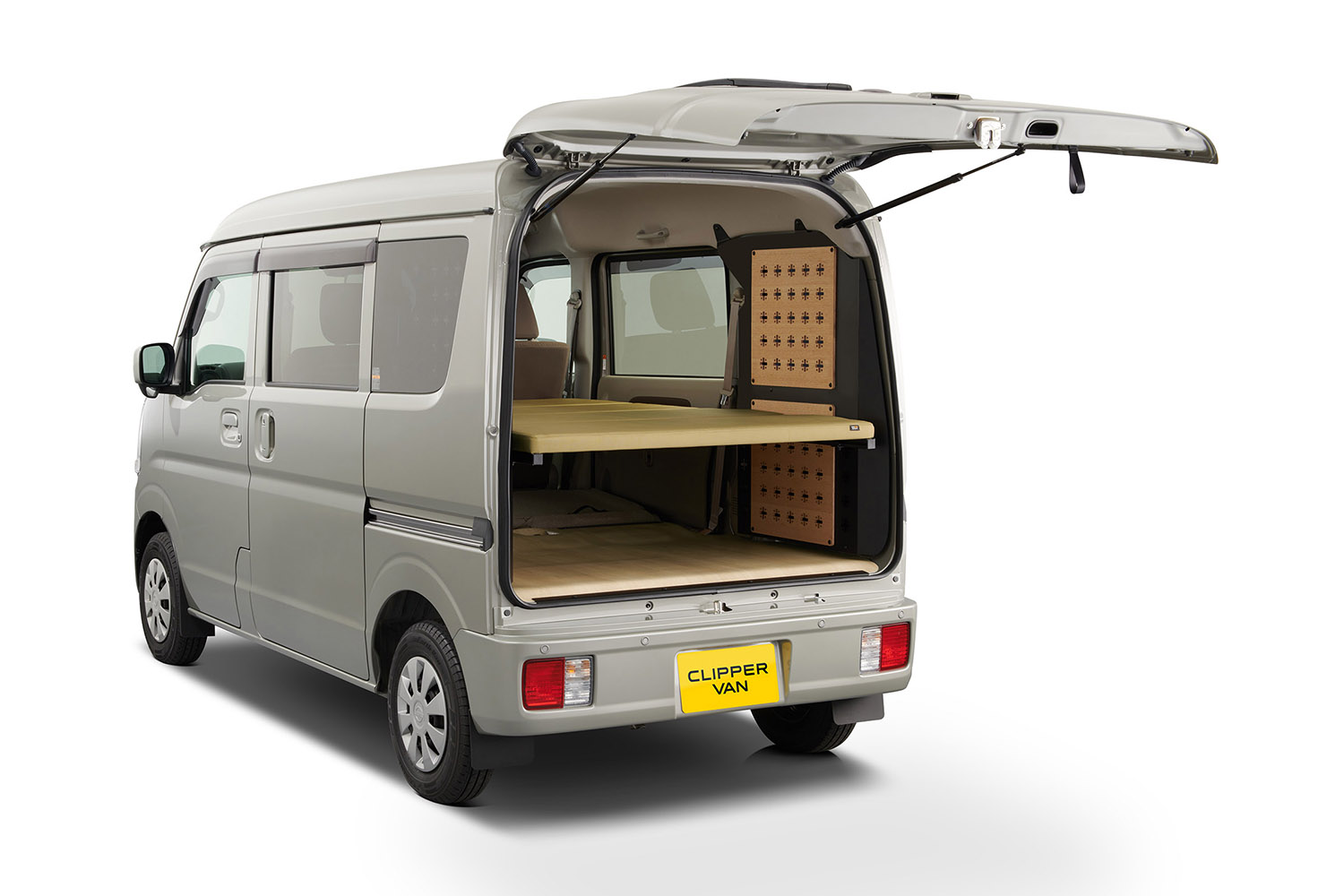 日産の車中泊シリーズ第4弾 「クリッパーバン マルチラック」登場 【ニュース】 - webCG