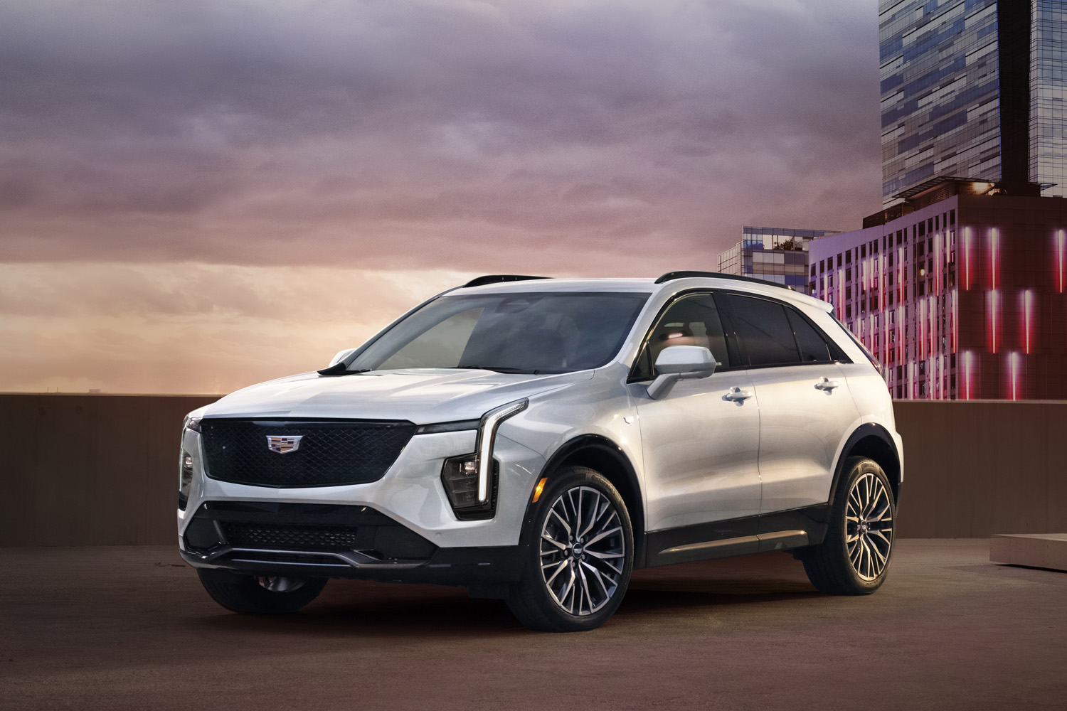 「キャデラックXT4」のマイナーチェンジモデルが登場 【ニュース】 - webCG