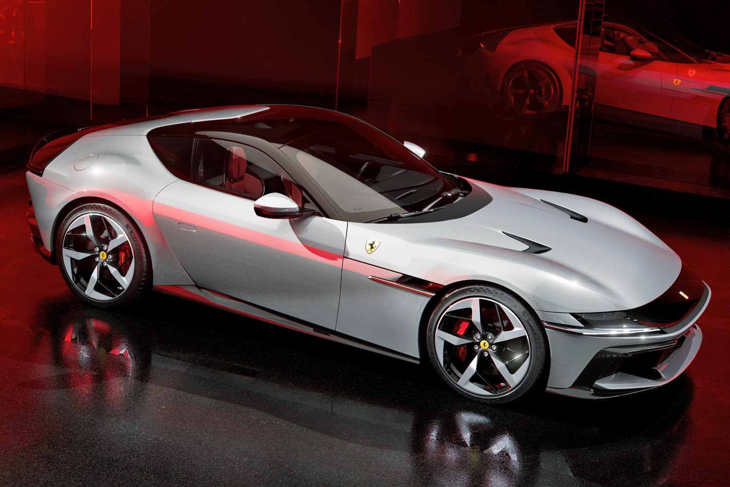 第25回：フェラーリ12チリンドリ（前編） ―新しい跳ね馬に宿るデザイン的革新― 【カーデザイン曼荼羅】 - webCG