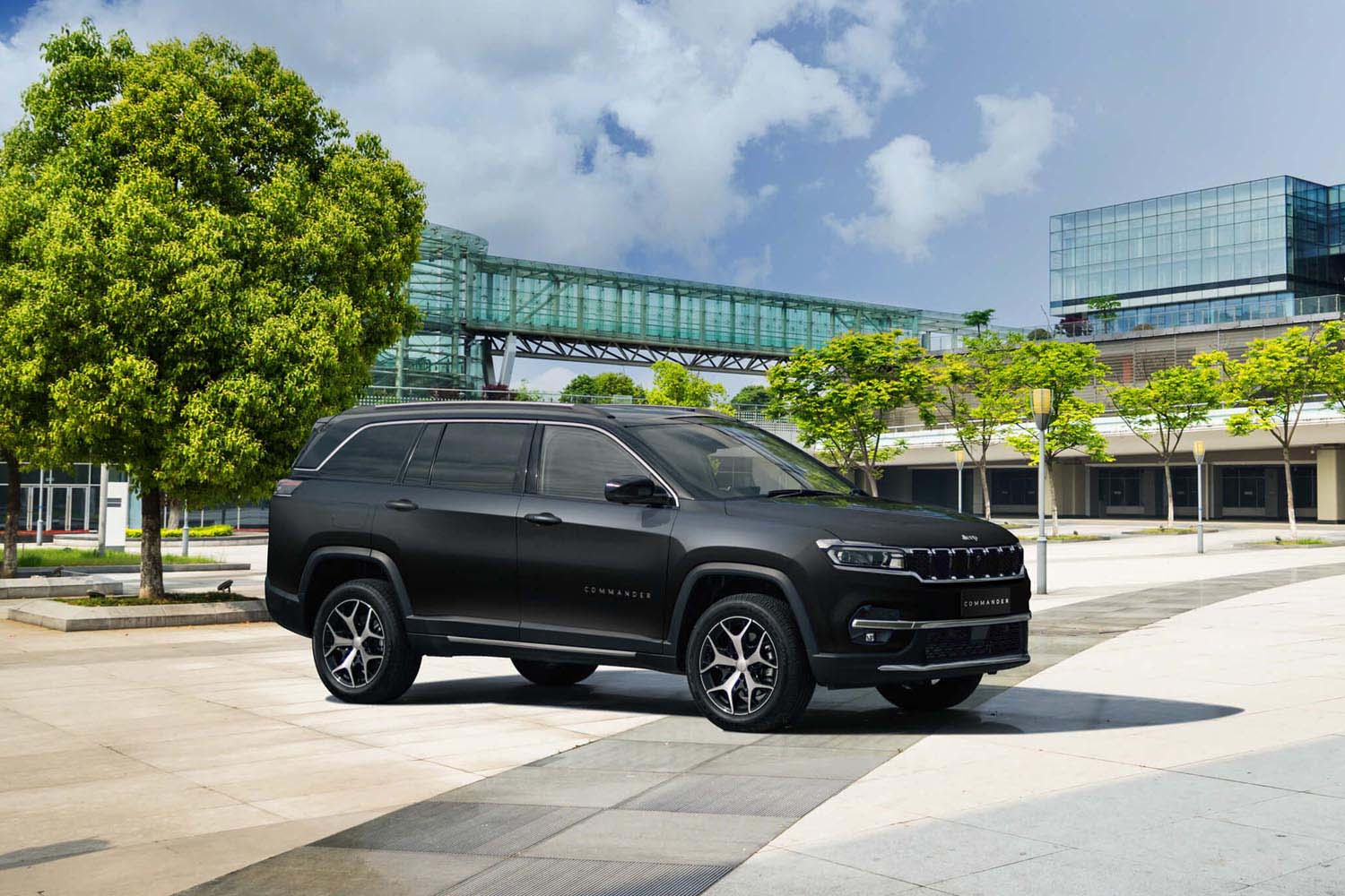 前輪駆動の「ジープ・コマンダー」が登場 200台限定で発売 【ニュース】 - webCG