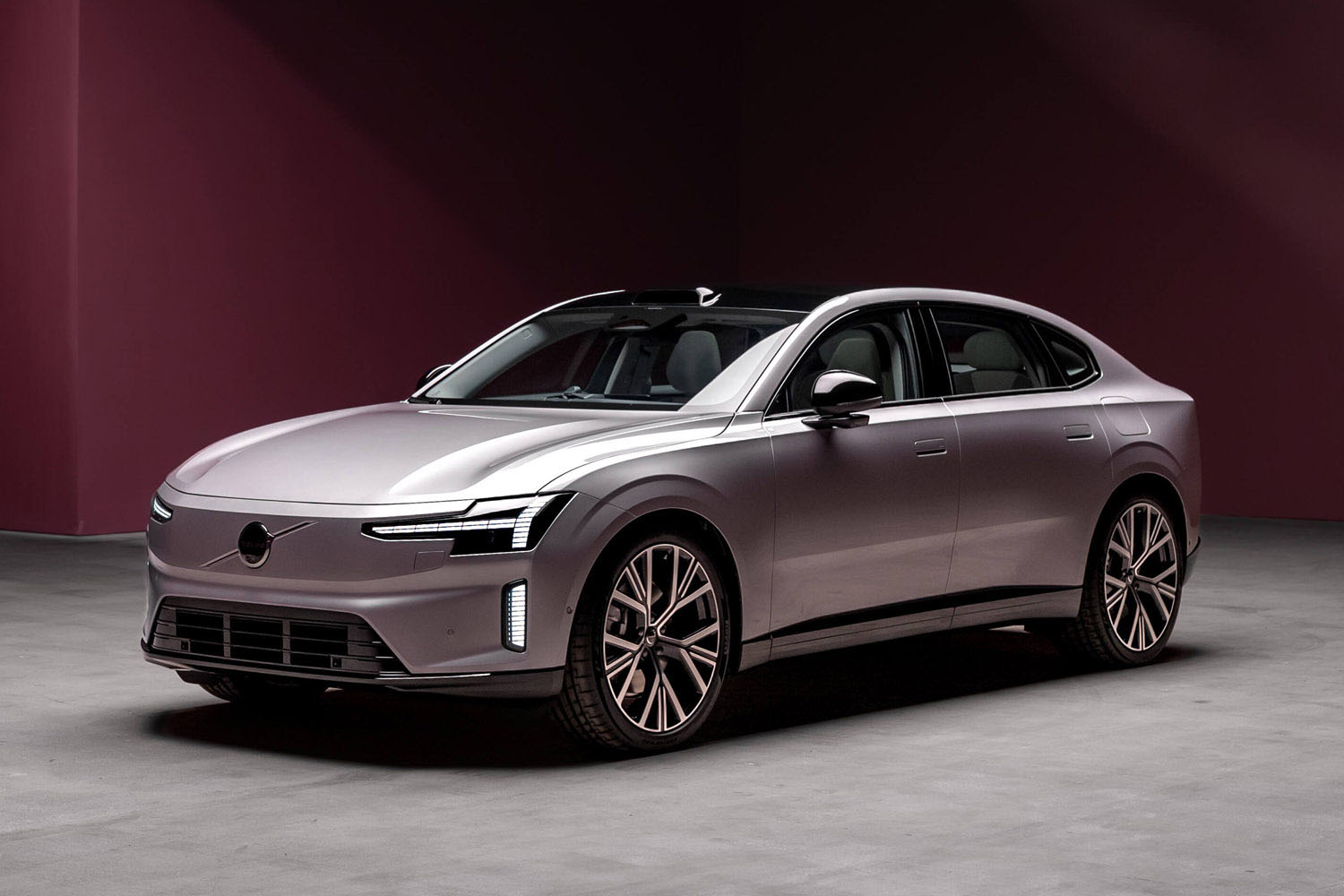 ボルボが新たなフル電動モデル「ES90」を世界初公開 【ニュース】 - webCG