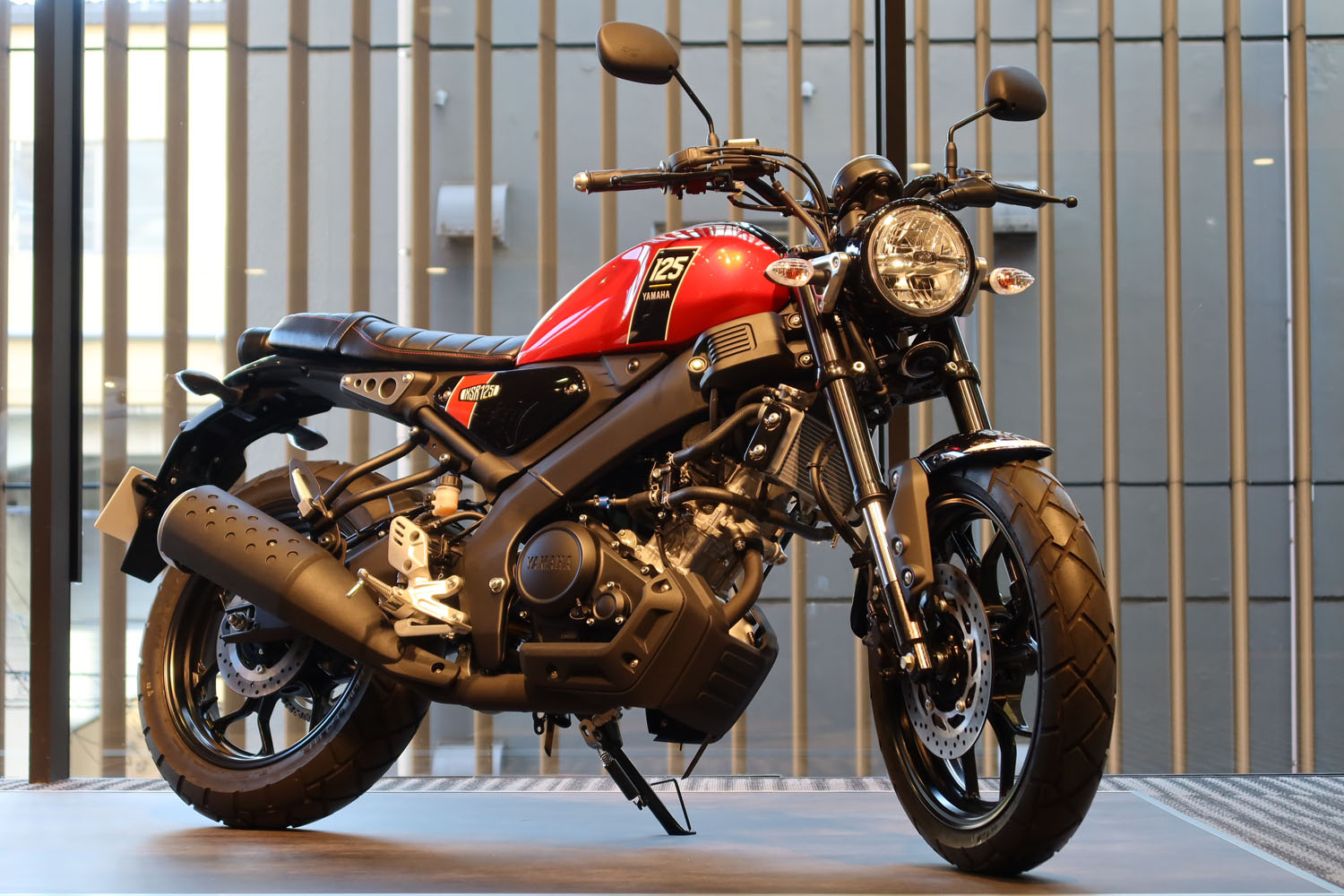 新型バイク「ヤマハXSR125 ABS」発表会の会場から 内装・外装など81枚 【画像・写真】 - webCG