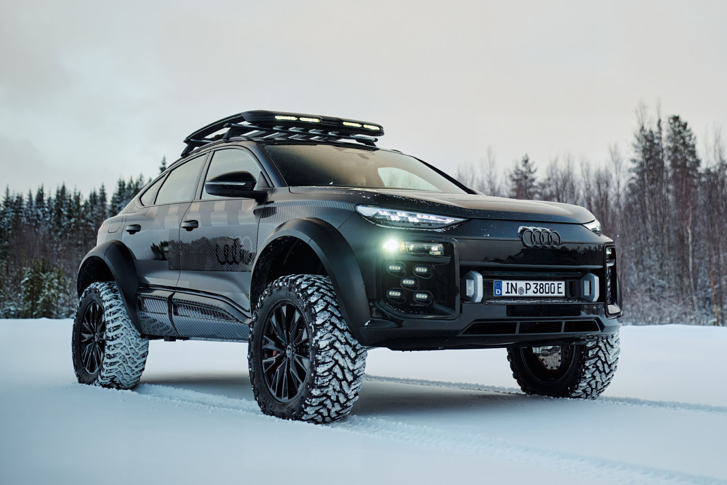 迫力ある外観のオフロードEV「アウディQ6 e-tronオフロード コンセプト」登場 【ニュース】 - webCG